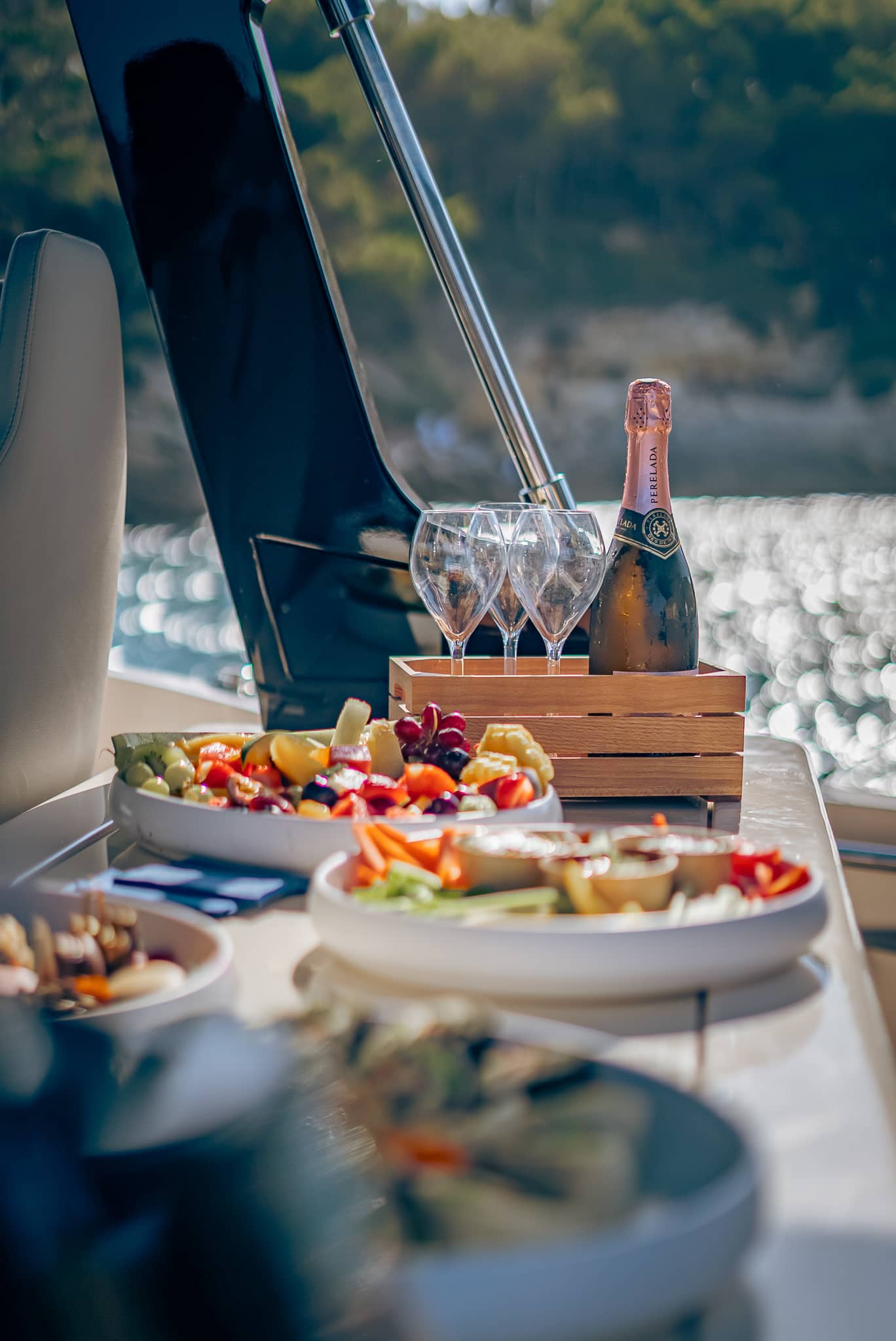 Champagne breakfast on the waves - boat hire Mallorca | Smart Charter ...